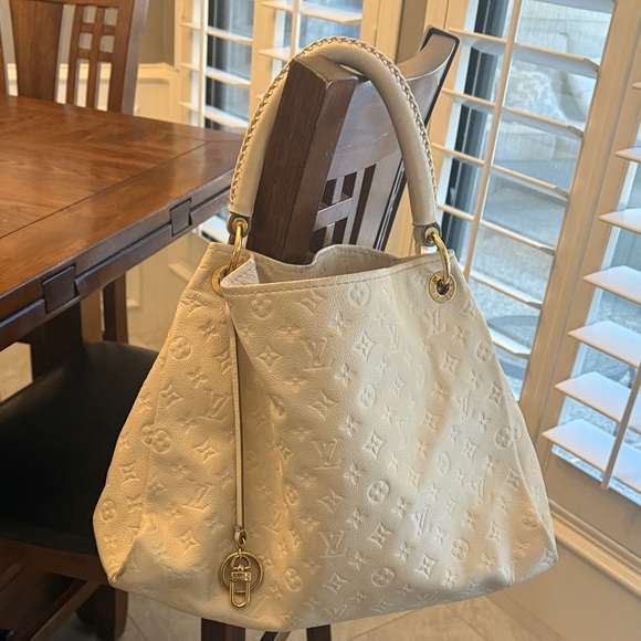 Louis Vuitton | Bags | Louis Vuitton Cream Shoulder Bag | Poshmark